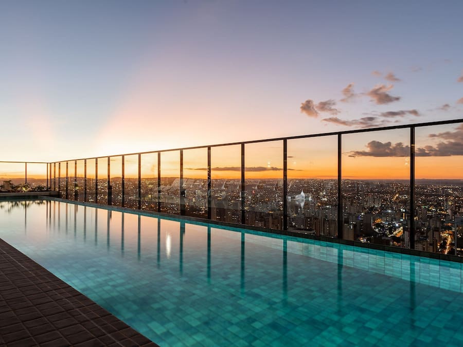 Apartamento Exclusivo | Piscina | 2 piscinas exteriores, da(s) 8:00 à(s) 23:00, guarda-sóis