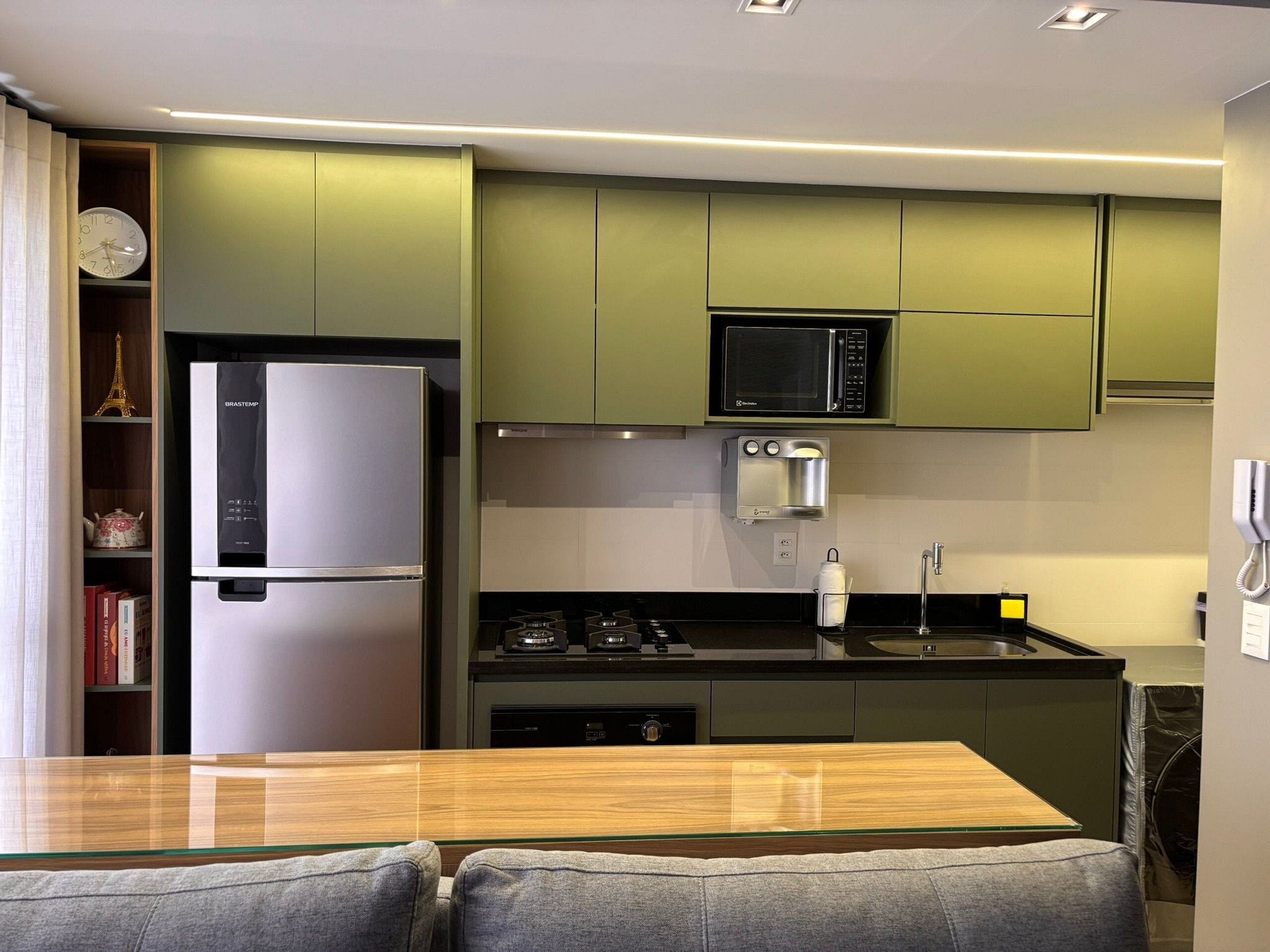 Apartamento Familiar | Cozinha privada | Um frigorífico/congelador grande, um micro-ondas, um forno 