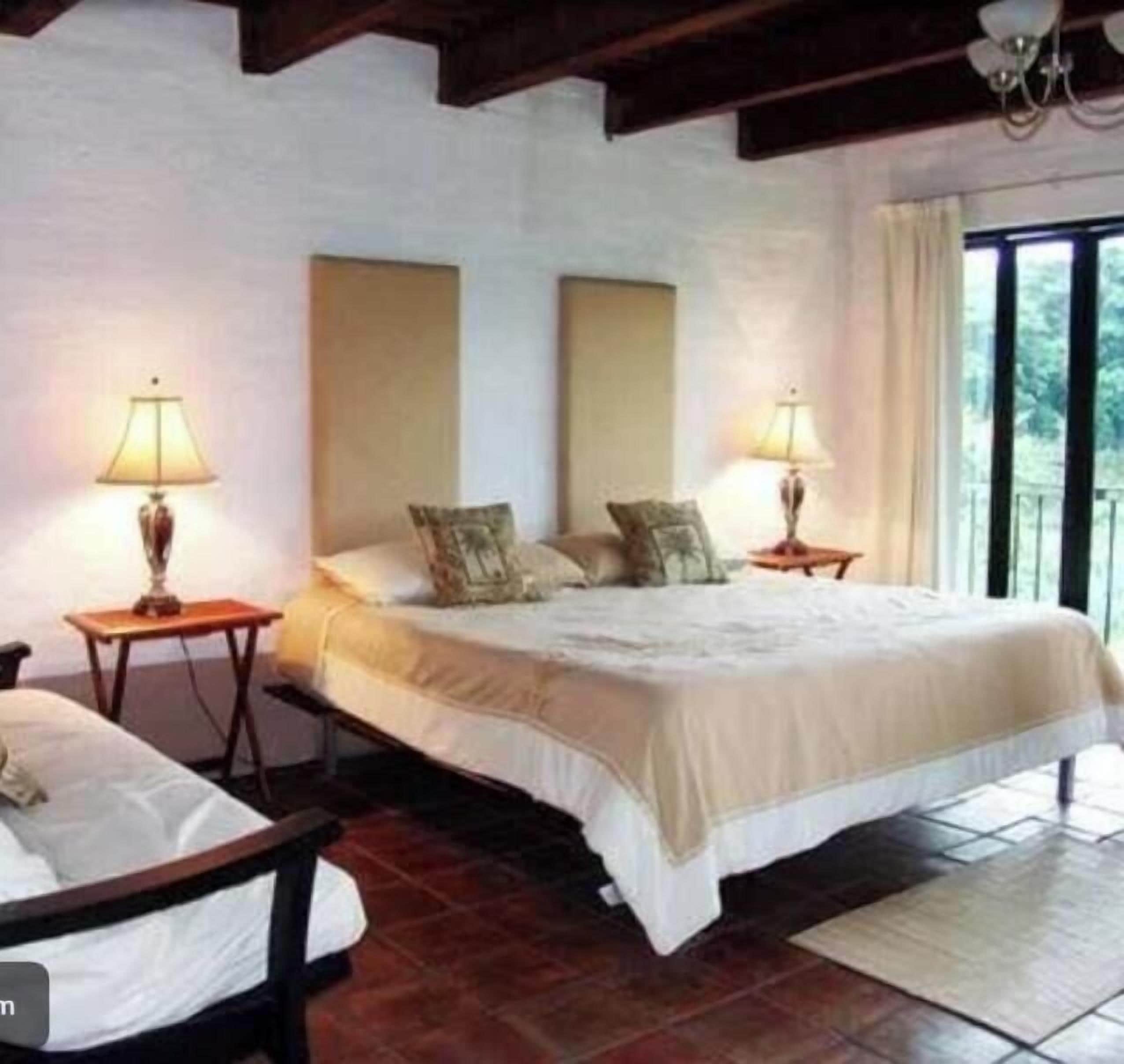 Quarto Duplo Deluxe, vista para o jardim | Wi-fi grátis, roupa de cama fornecida 