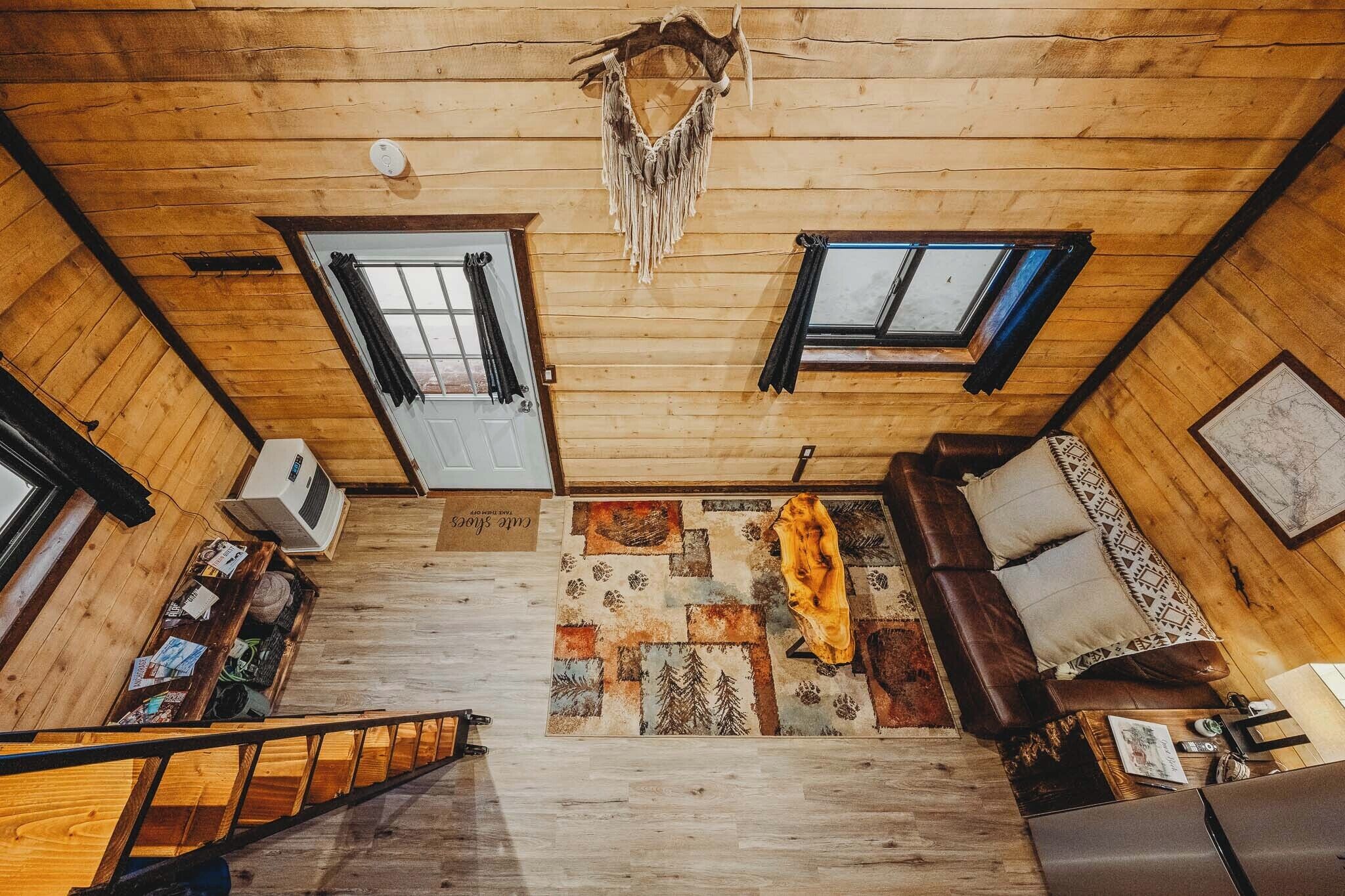 Cozy Rustic Cabin W/ Running Water & Shared Sauna - Alaska