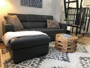 Snowy Mountain Retreat! Ski In/Out escape with Hot tub, Sauna, and Xbox ...