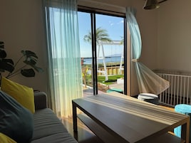 Villa Familiar, pátio, vista para o oceano | Vista do quarto