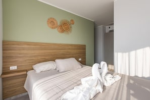 Apartamento, 1 quarto, varanda, vista para a montanha | Cofre no quarto, cortinas/cortinados opacos, ferro/tábua de engomar 