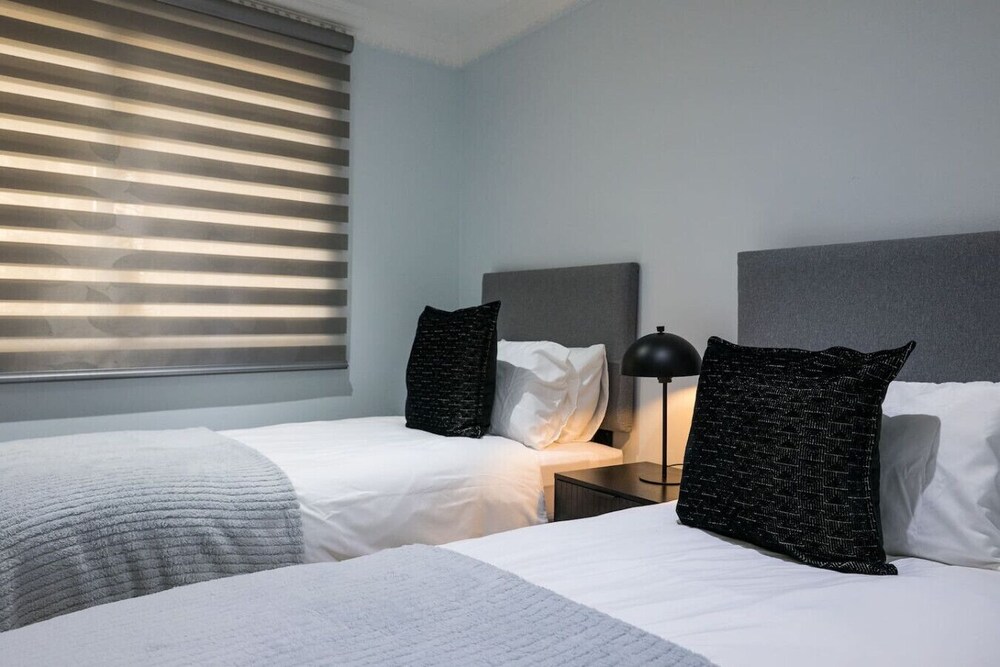 Gorgeous Three Bedroom 501 Sea Facing Gem - Durban | Vrbo