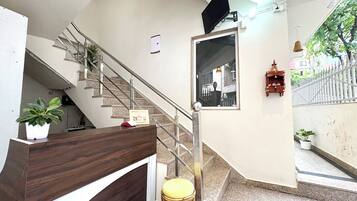 Área de estar no saguão