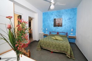 Quarto Duplo Económico, varanda | Cofre no quarto, Wi-fi grátis