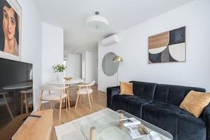 Apartamento de Luxo, Vista para a cidade | Cortinas/cortinados opacos, ferro/tábua de engomar, Wi-fi grátis 
