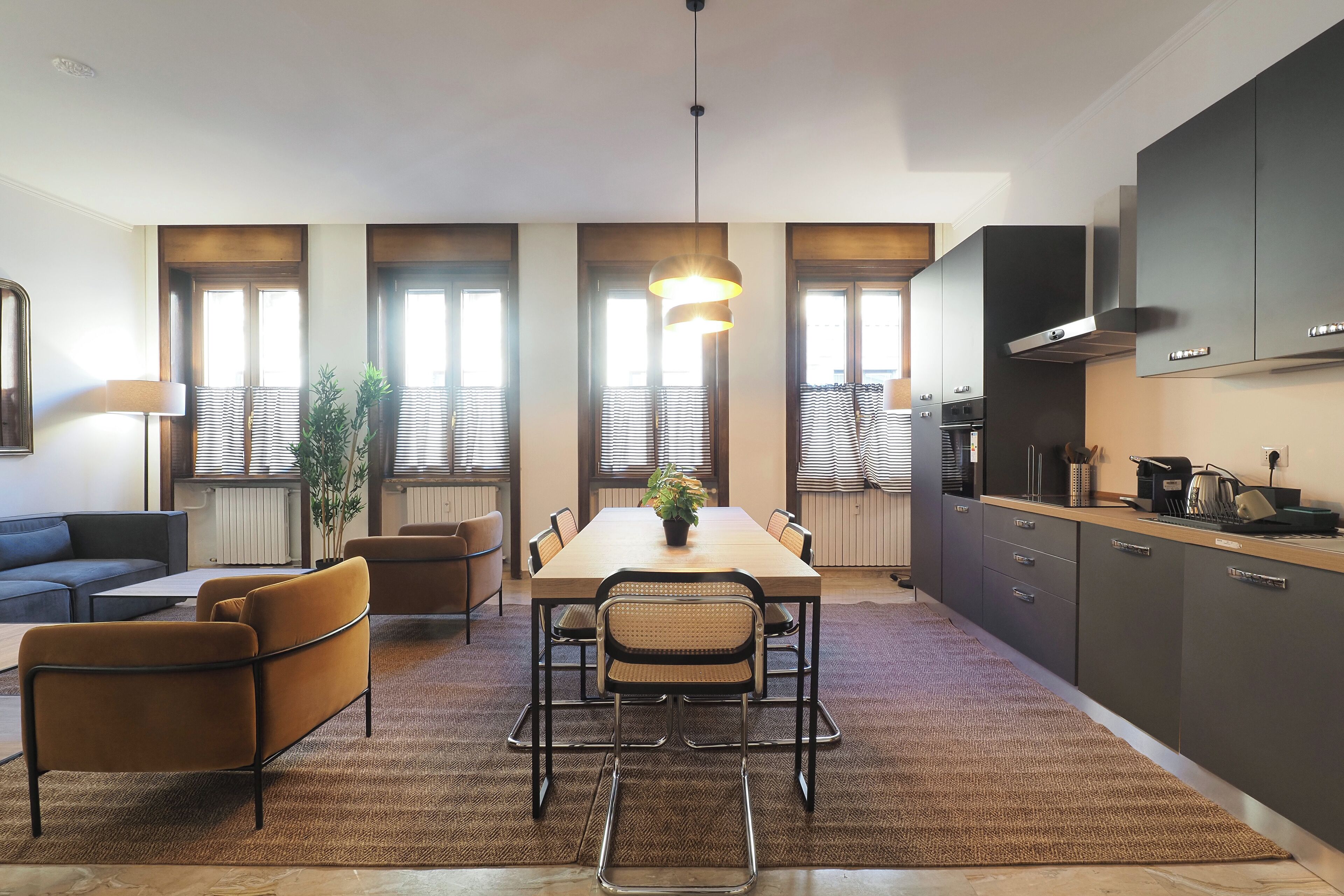 Three-bedroom apartment, Via Dogana 3 | Sala de estar | Televisor de ecrã plano de 30 polegadas com canais via satélite 