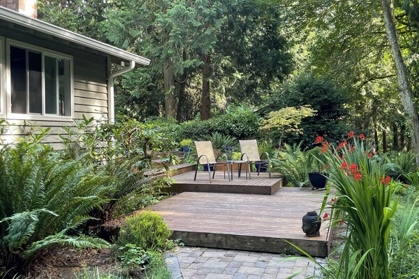 Walk To Beach + Village: Bainbridge Island Gem! - Bainbridge Island, WA