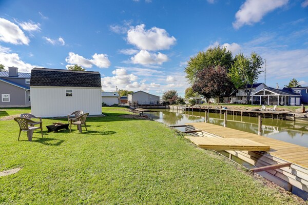 Walk To Lagoon Saloon! Chic Home On Nugent's Canal - Fremont, OH