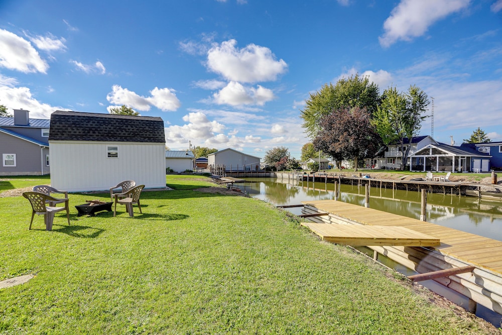Walk To Lagoon Saloon! Chic Home On Nugent's Canal - Fremont, OH