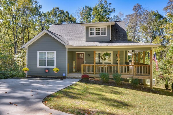 Explore Historic North Georgia! Group-ready Escape - Lake Lanier, GA