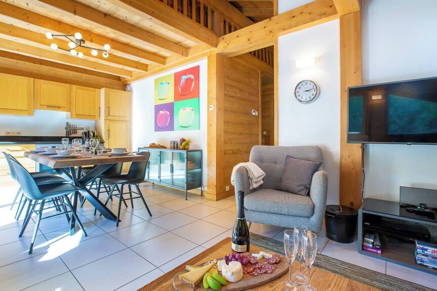 Apartment Waterside Hosted By More Mountain | 3 Bed 2 Bath Penthouse | Sleeps 6. Tranquil Position With Log Fire And Quirky Mezzanine. Fantastic Location In Central Morzine. Family Friendly. All Mod Cons. Only 5 Mins Walk To Ski Lifts. - Avoriaz