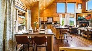 Cabana de Madeira Básica, vista para a montanha | Sala de estar