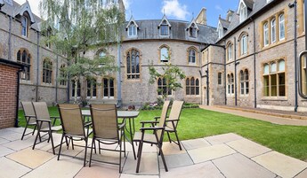 Quarto casal ou duplo conforto, vista para o jardim | Terraço/pátio