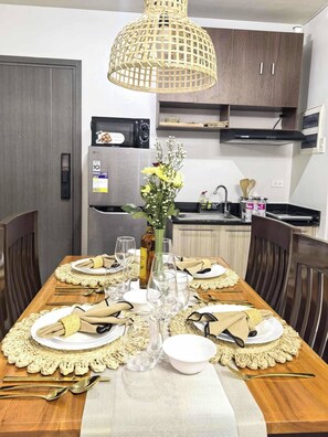 Condo, 1 quarto, acessível, sacada | Sala de jantar