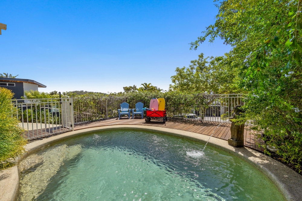 Spacious 4-bed Family Retreat With Pool - Coolum Beach