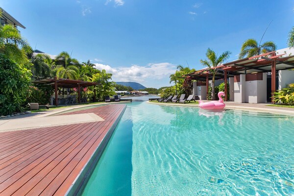 Blue Lagoon Resort Lakeside Apartment - Cairns