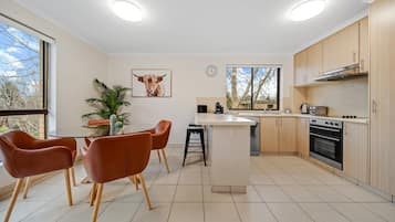 Apartamento | Cozinha privada | Talheres/pratos/utensílios de cozinha