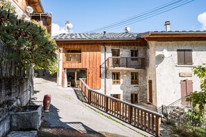 La Grange - Chalet DDA La Combe Reviews, Deals & Photos 2026 - Expedia ...