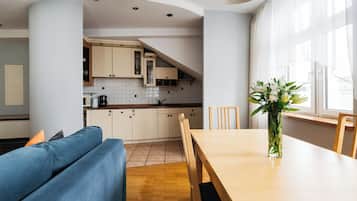 Apartamento, vista para a cidade | Área de estar