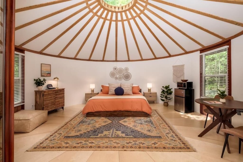 Creekside Yurt - The Dreamer - Brevard, NC