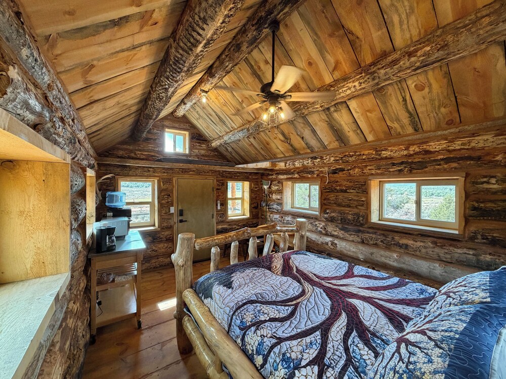 Pioneer Cabin at Lion Mountain Retreat on 10 Acres Surrounded by Public ...