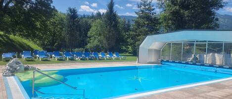 Piscina exterior sazonal