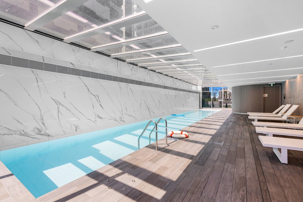 Remarkable 3-bed With City Views & Swimming Pool - Rod Laver Arena