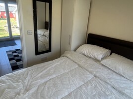 2 quartos, com decoração personalizada, com mobília individualizada