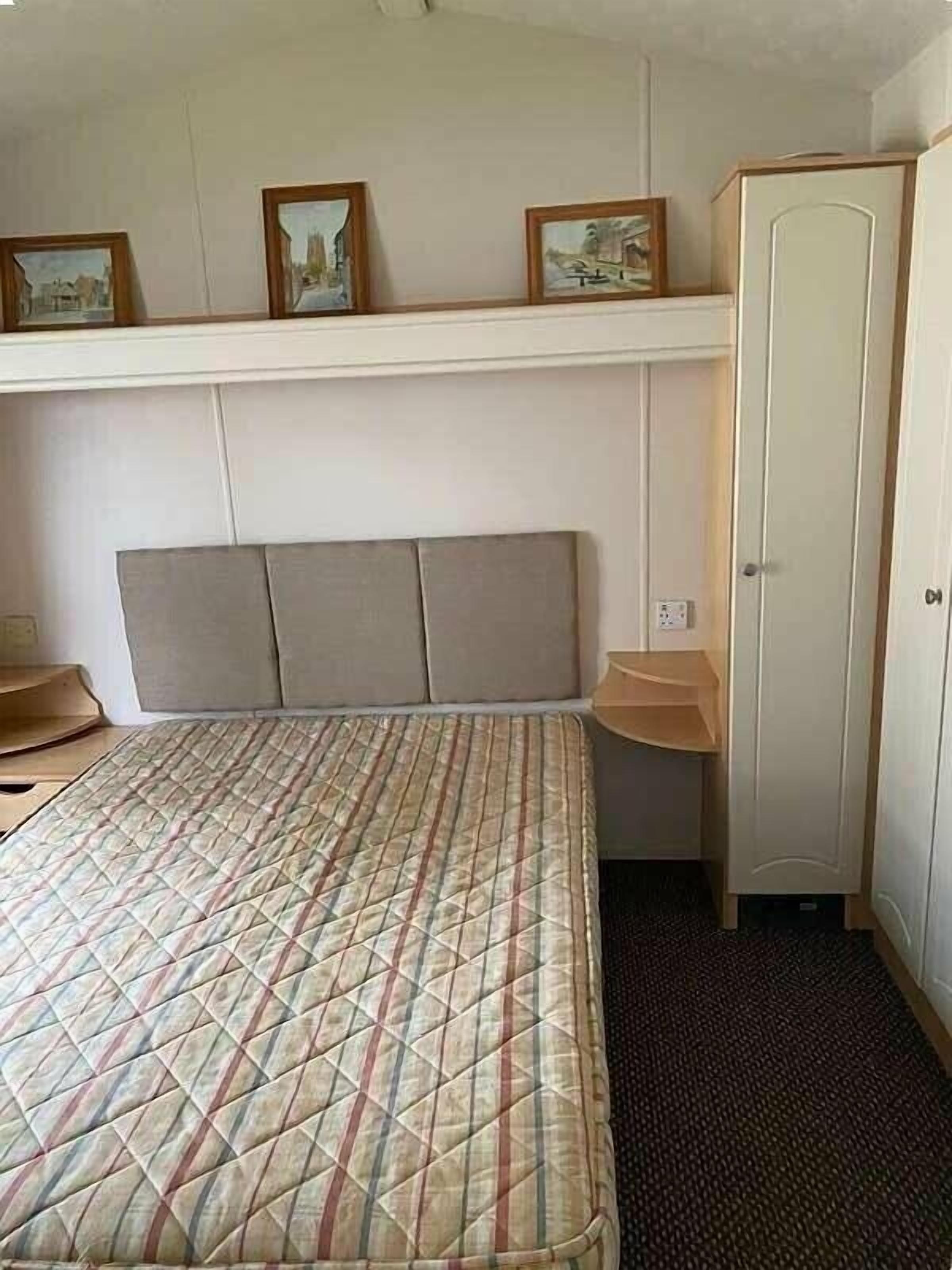 2 quartos, com decoração personalizada, com mobília individualizada 