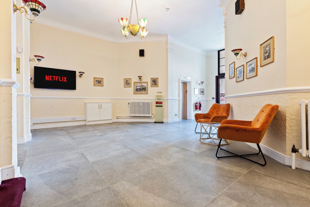 Comfy & Relaxing Studio in Dudley W/Parking, WIFI, Kitchen, Netflix and ...