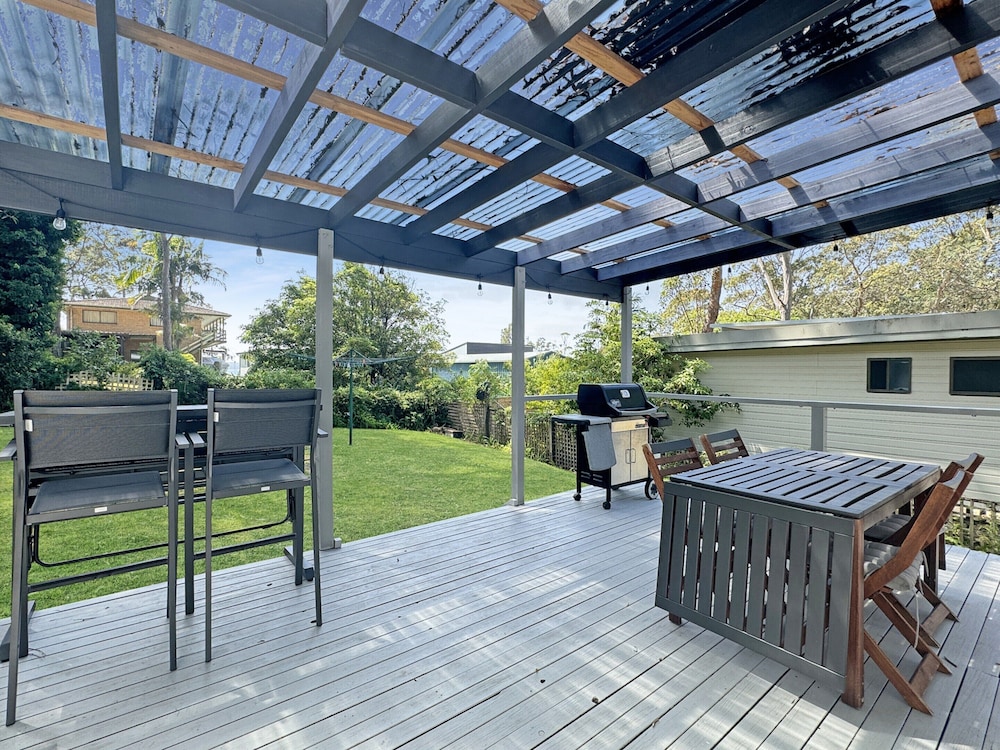 Pet-friendly 2-bed Beach House With Garden & Bbq - Batemans Bay
