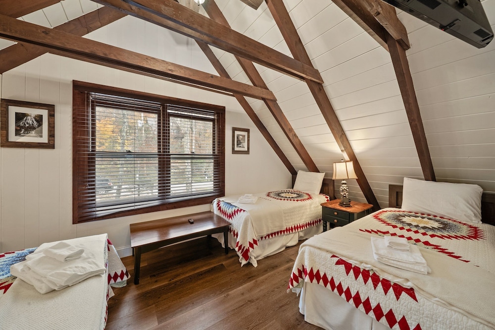 Cute Mountain Cabin Near Skiing–Dogwood Retreat at Beech - Beech Mountain | Vrbo