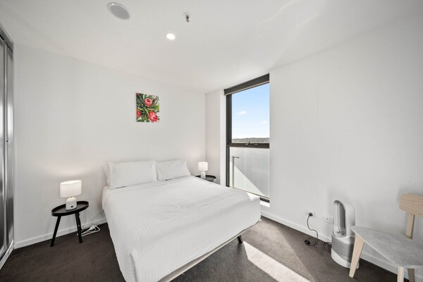 Light-filled 1-bed Apartment With Pool & Gym - Canberra