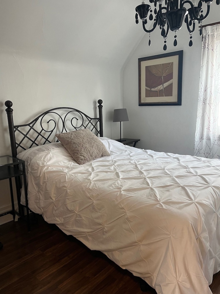 3 Bedroom House w/ an Old Charm Reviews, Deals & Photos 2025 - Vrbo