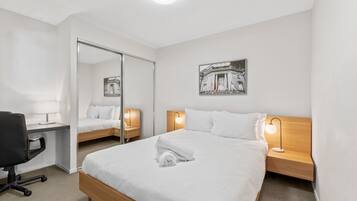 Apartamento | 2 quartos, secretária adequada para computadores portáteis