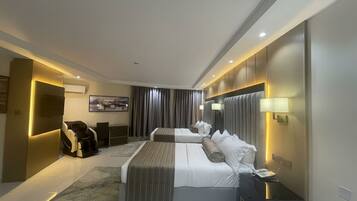 Quarto Twin de Luxo | Secretária, secretária adequada para computadores portáteis