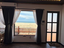 Bangalô, sacada, vista para a praia | Escrivaninha, Wi-Fi de cortesia