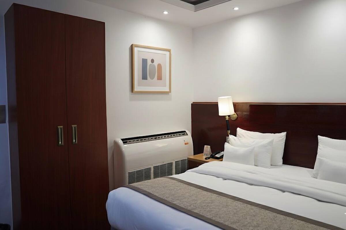 Quarto casal luxo | Escrivaninha, Wi-Fi de cortesia