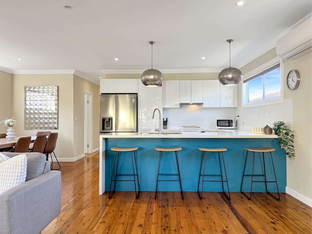 3-bed Coastal Haven With Alfresco Dining & Bbq - Newcastle