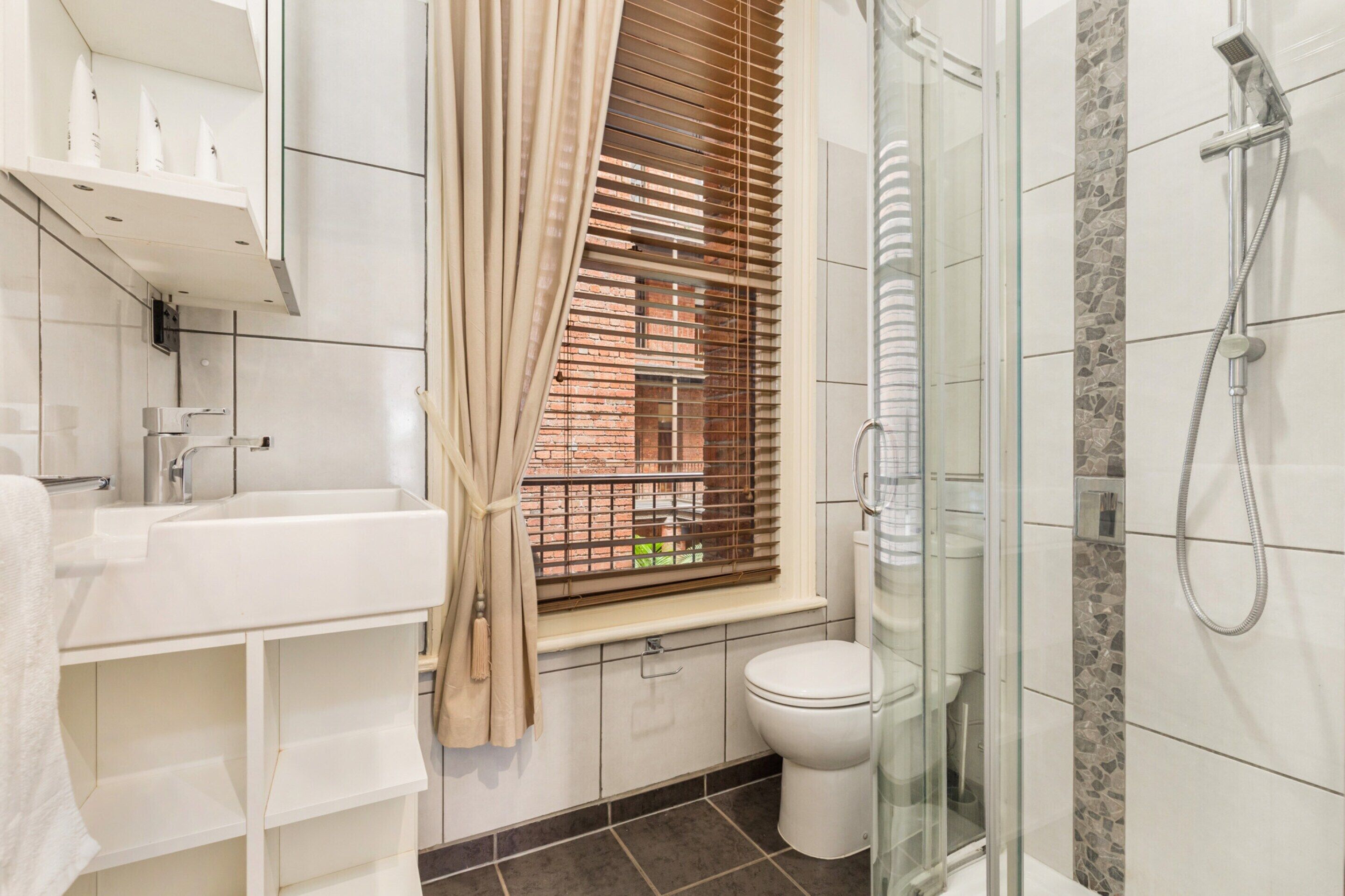 Apartamento | Casa de banho | Um secador de cabelo, toalhas fornecidas, sabão, champô 