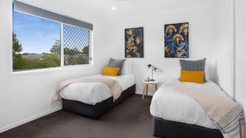 Apartamento | 3 quartos, secretária adequada para computadores portáteis