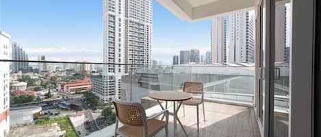 Suite de Luxo, 3 quartos, varanda, Vista para a cidade | Vista do quarto