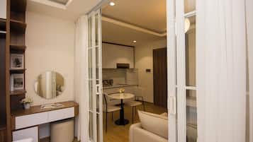 Apartamento Nobre, 1 quarto, vista para o jardim | Roupa de alta qualidade, camas de colchão Tempur-Pedic, secretária