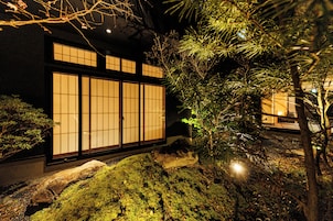 Quarto duplo júnior, vista para o pátio | Roupas de cama de algodão egípcio, roupas de cama premium