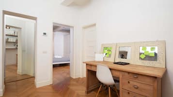 Apartamento | 2 quartos, secretária, internet de alta velocidade