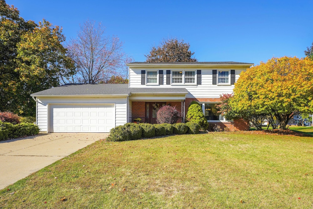 3 Mi To Dtwn: Home W/ Fire Pit & Yard In Jackson - Jackson, MI