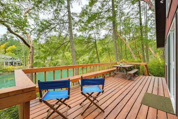Cozy Hideaway On Key Peninsula W/ Serene Views! - Anderson Island, WA