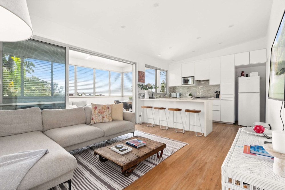 Luxury 2-bed With Ocean Views And Garden - Narrabeen